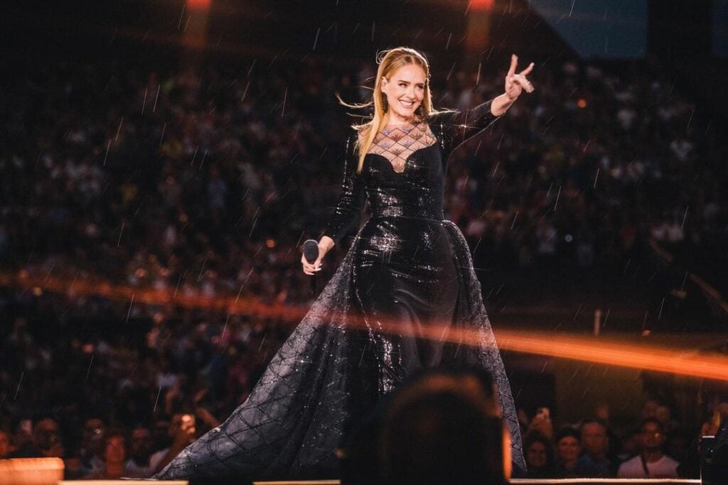 Adele Wore Armani Privé, Cong Tri & Dior Haute Couture Performing In Munich