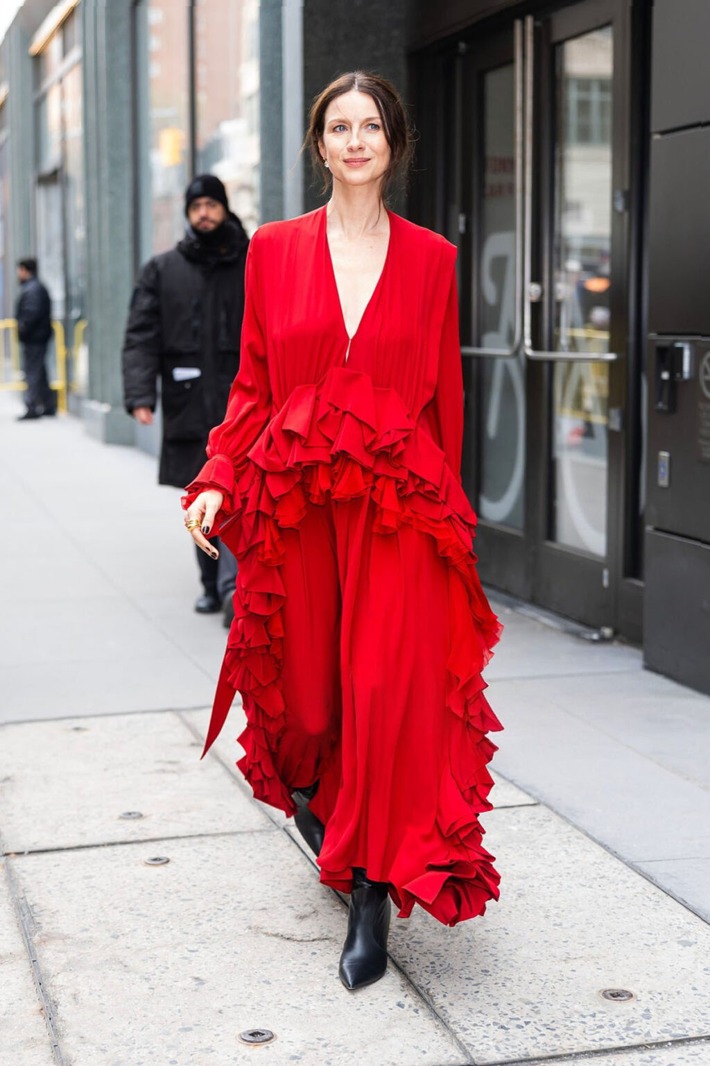Caitríona Balfe Wore Alberta Ferretti On Live With Kelly & Mark - Red ...