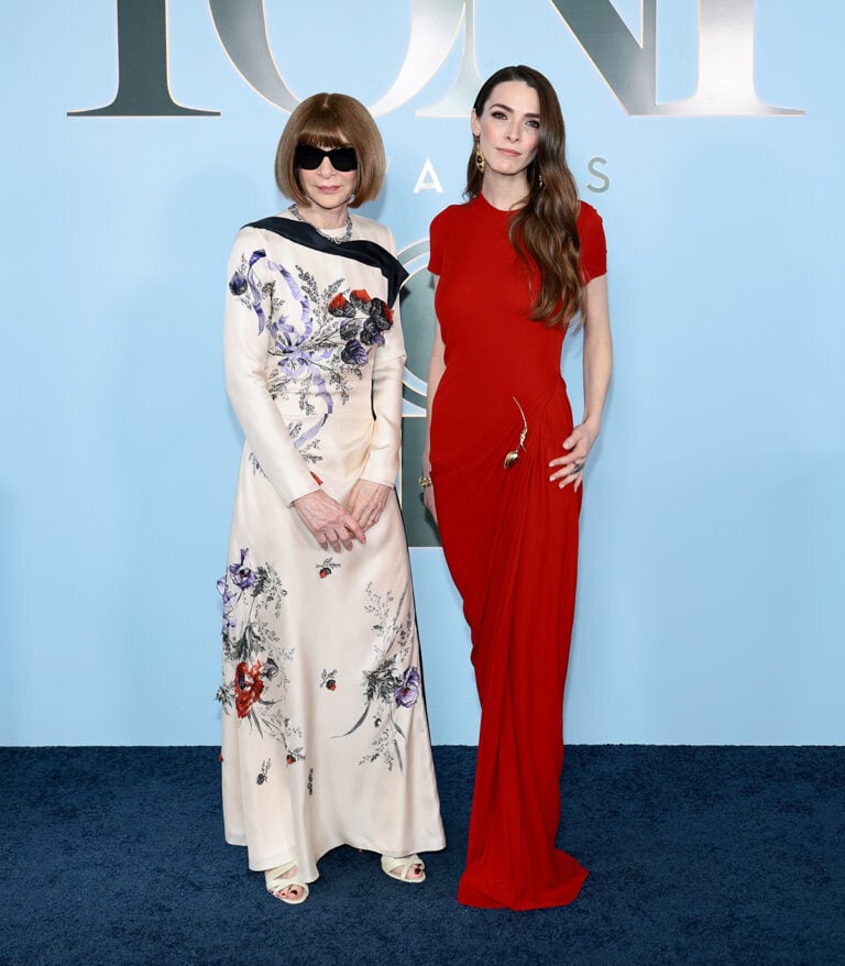Anna Wintour And Bee Carrozzini Share A Bloom Moment At The Tony Awards ...